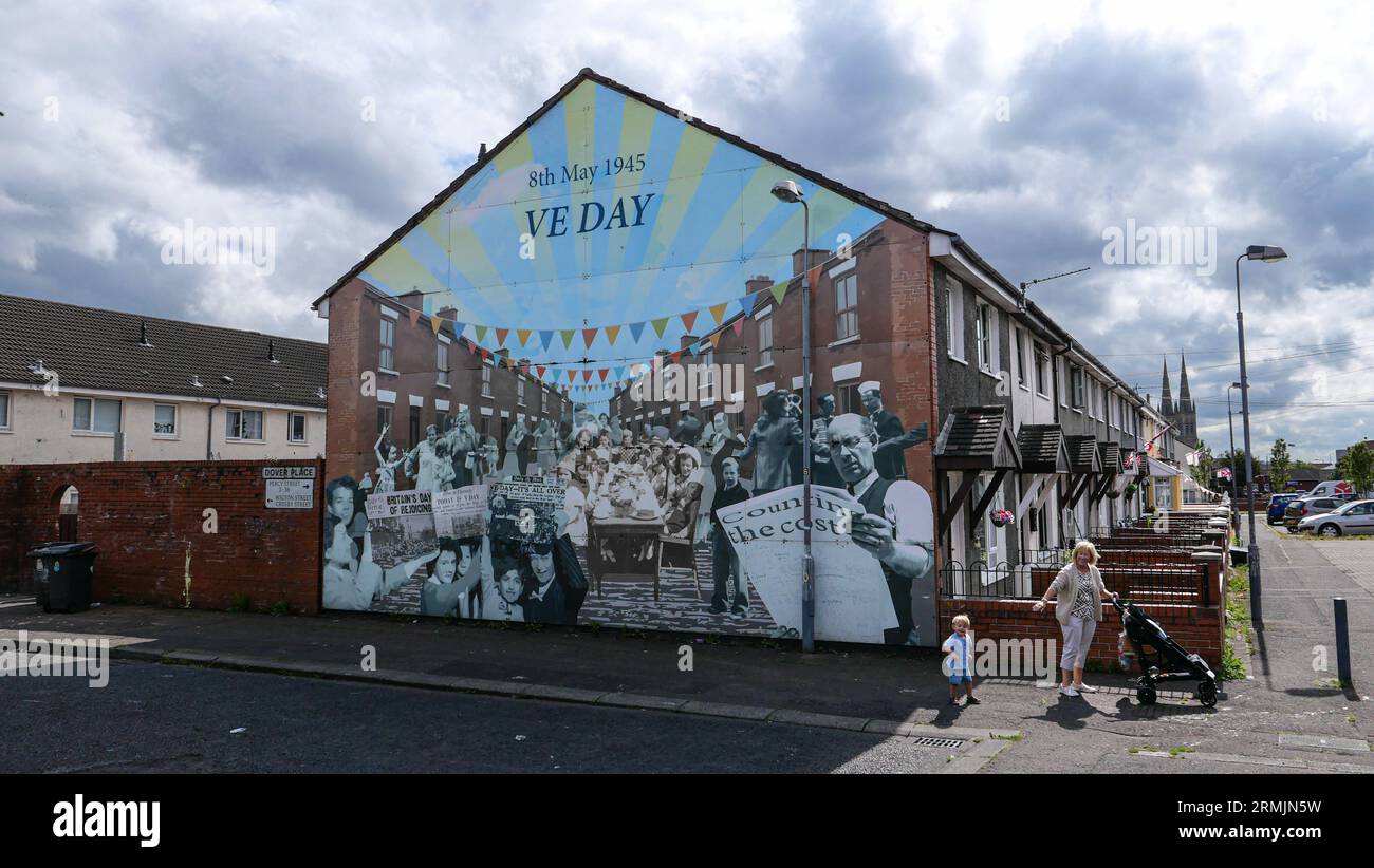 Northern Ireland, Belfast: 8th May (VE Day) mural in Shankill Road, in ...