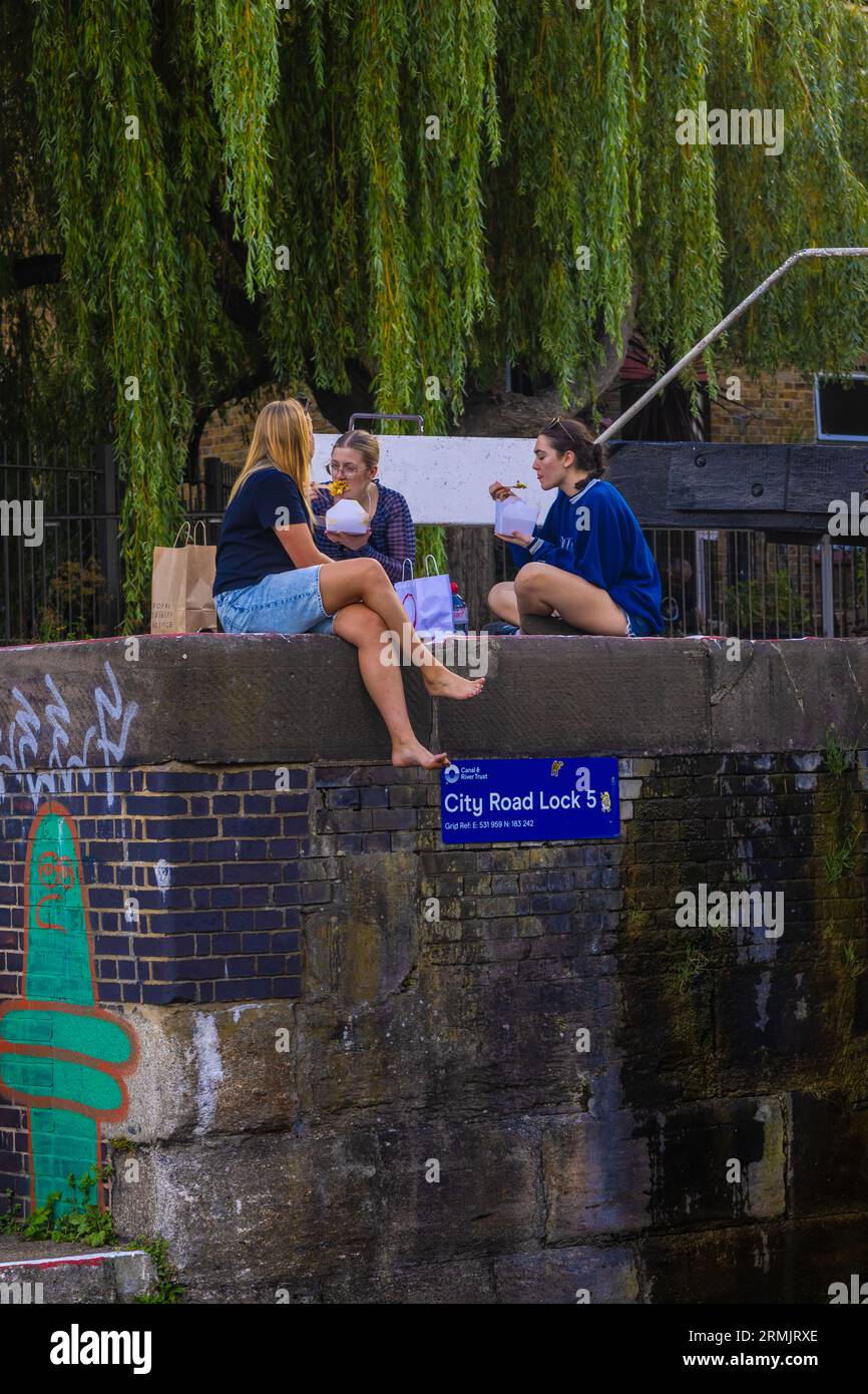 London City Road Lock Regent's Canal Stock Photo - Alamy