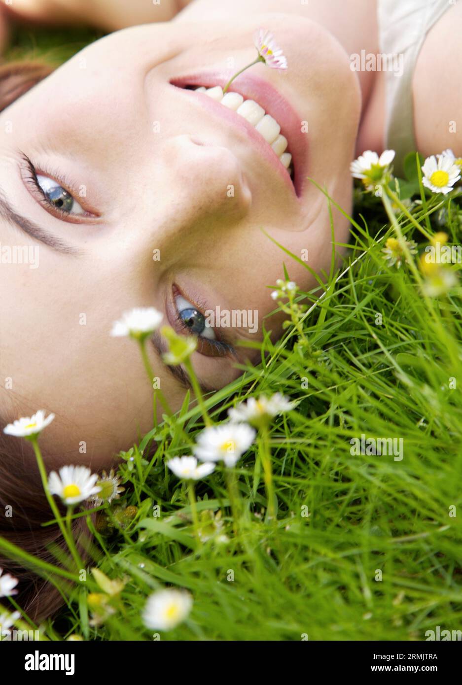 Woman laying in field flowers hi-res stock photography and images - Alamy