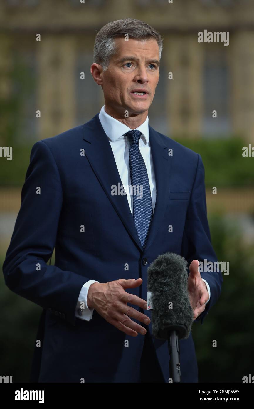 Transport secretary harper hi-res stock photography and images - Alamy