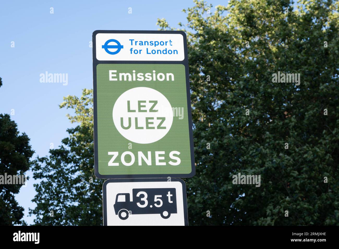 UXBRIDGE, LONDON, ENGLAND - 12 July 2023: Newly-installed ULEZ signage ...