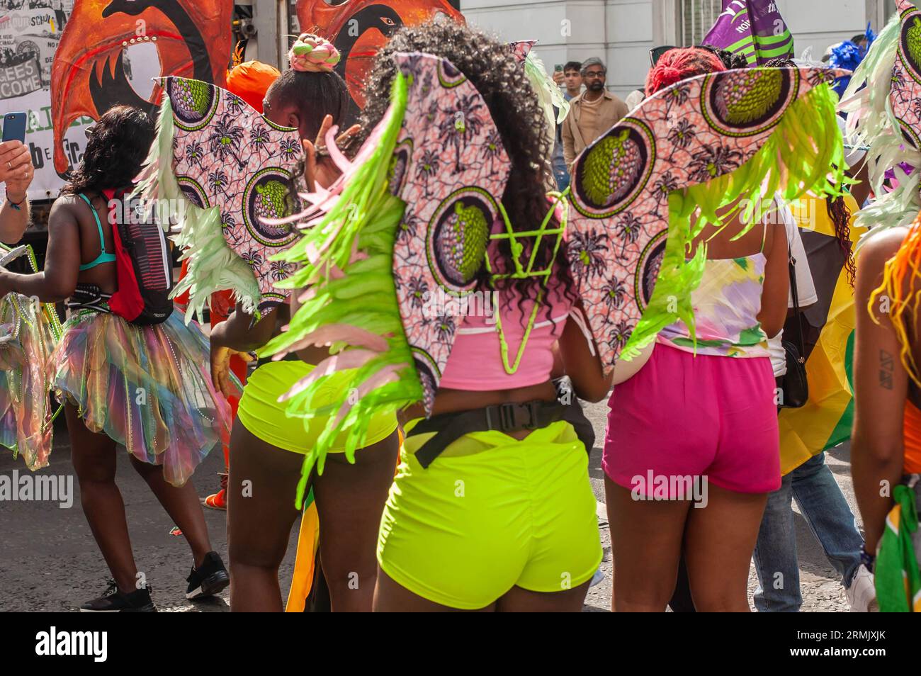NOTTING HILL, LONDON, ENGLAND - 28 August 2023: Performers wearing ...