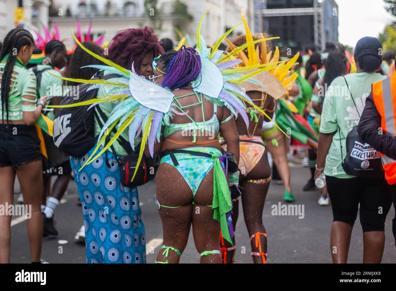 NOTTING HILL, LONDON, ENGLAND - 28 August 2023: Performers wearing ...