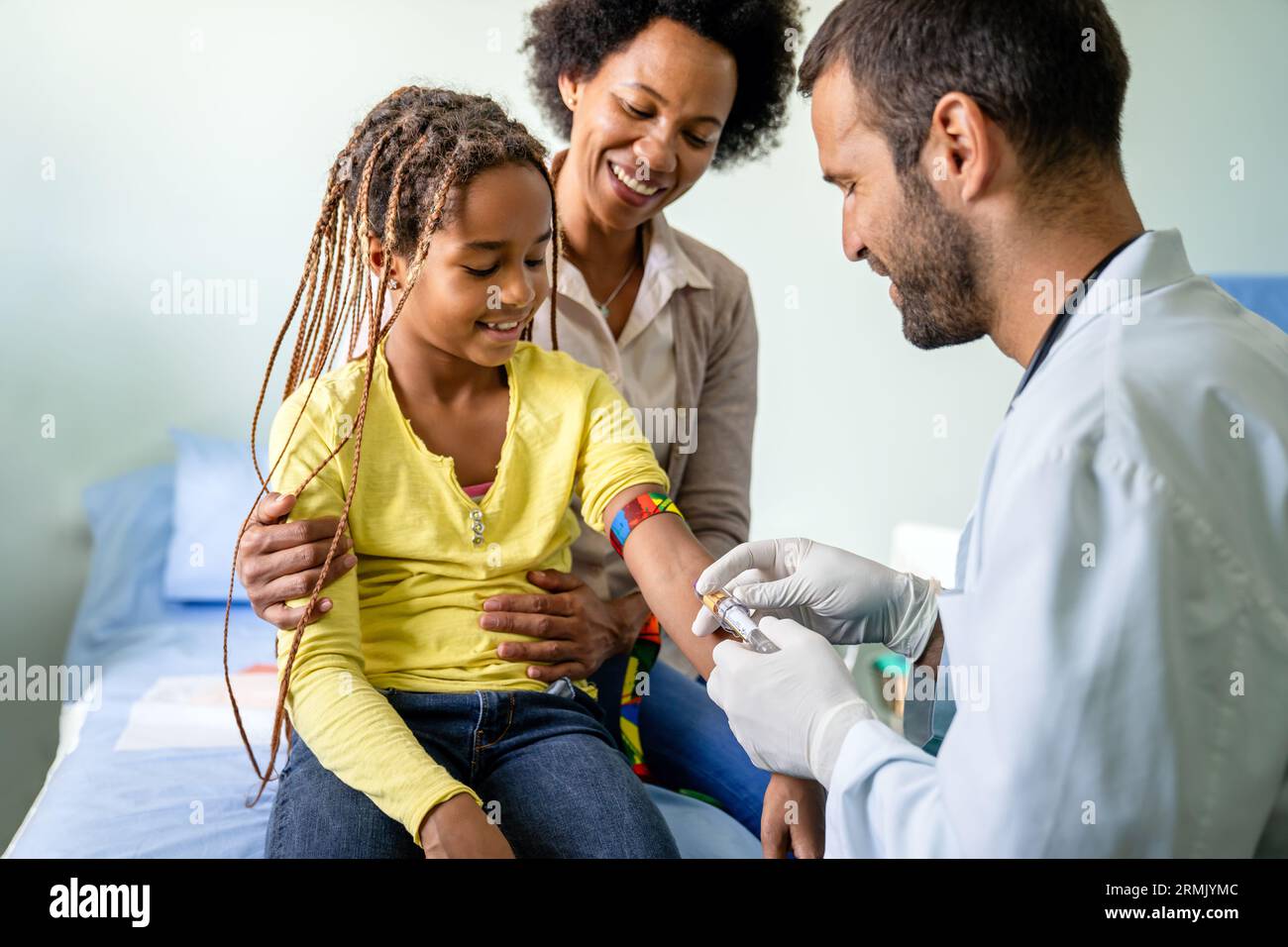 Doctor taking blood from child hi-res stock photography and images - Alamy