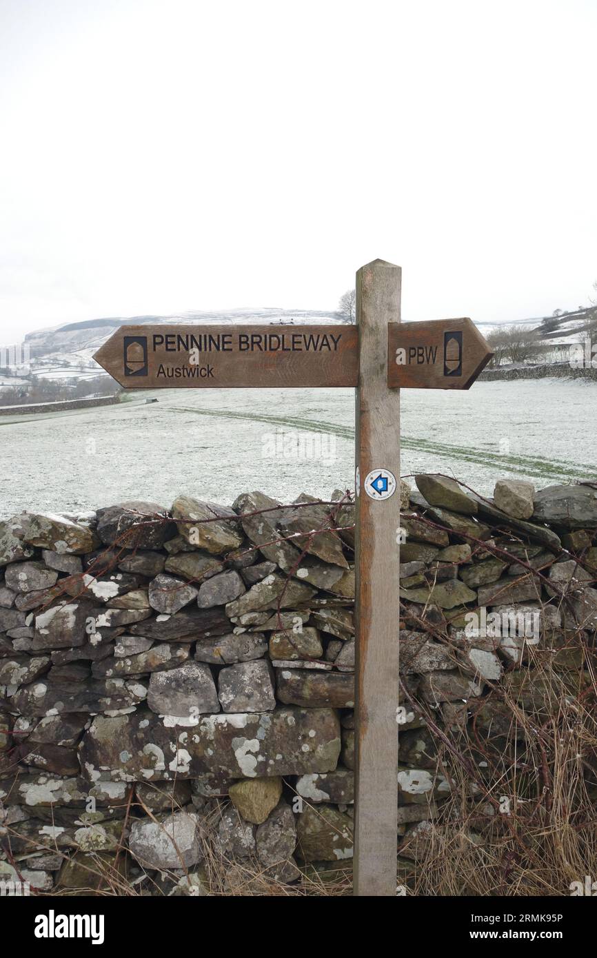 Wooden Signpost for Austwick on the Pennine Bridleway in Winter ...