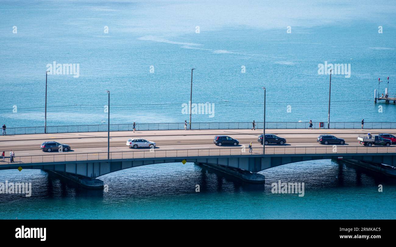Car driving over bridge hi-res stock photography and images - Alamy