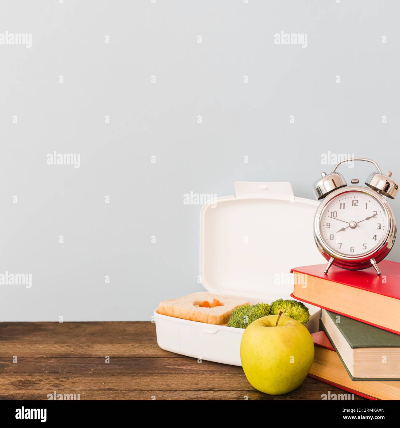 Food clock cutout hi-res stock photography and images - Alamy