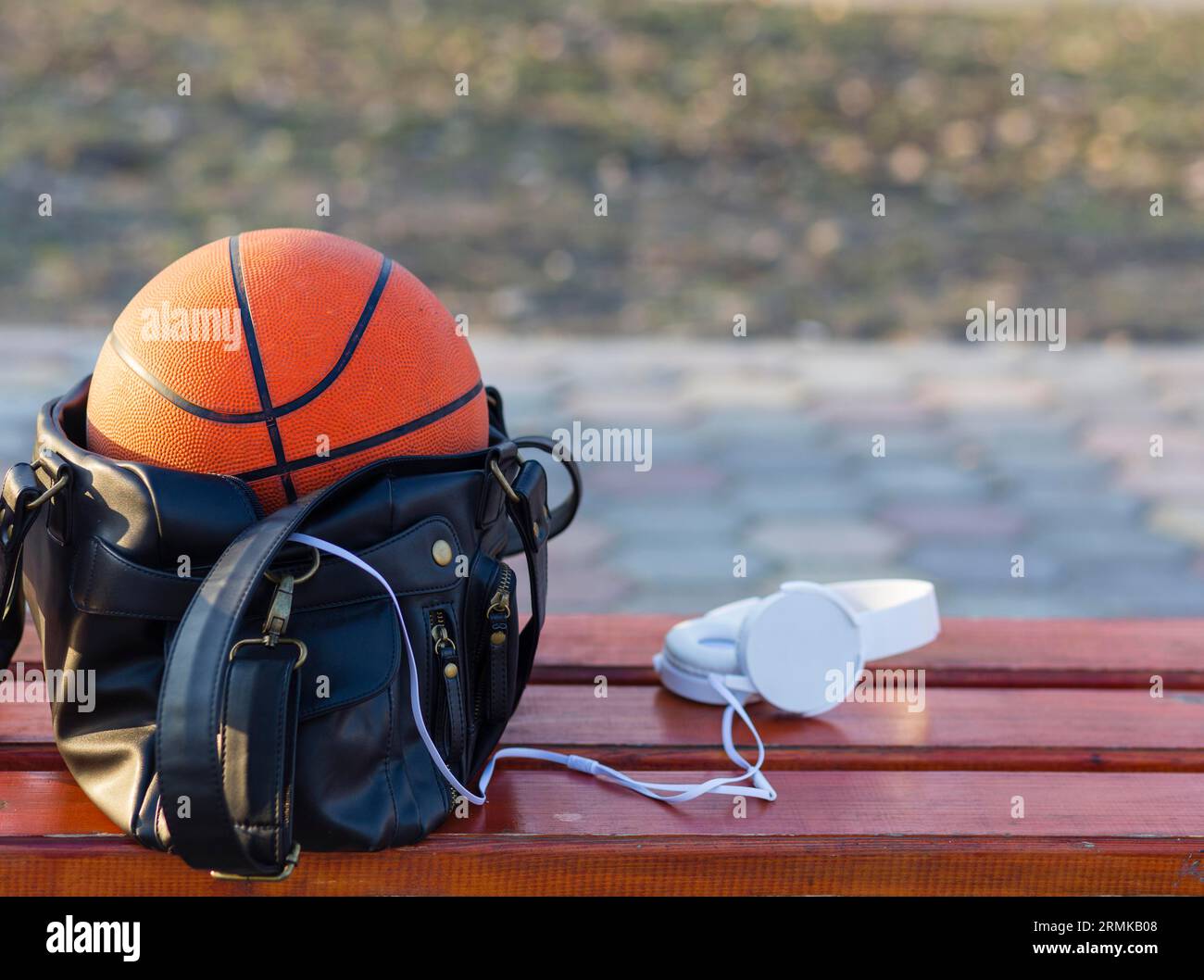 Microphone headphones field hi-res stock photography and images - Alamy