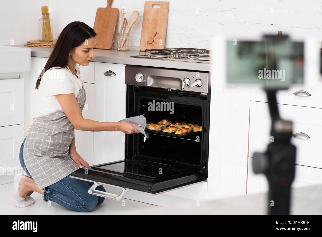 Cooking blogger hi-res stock photography and images - Alamy