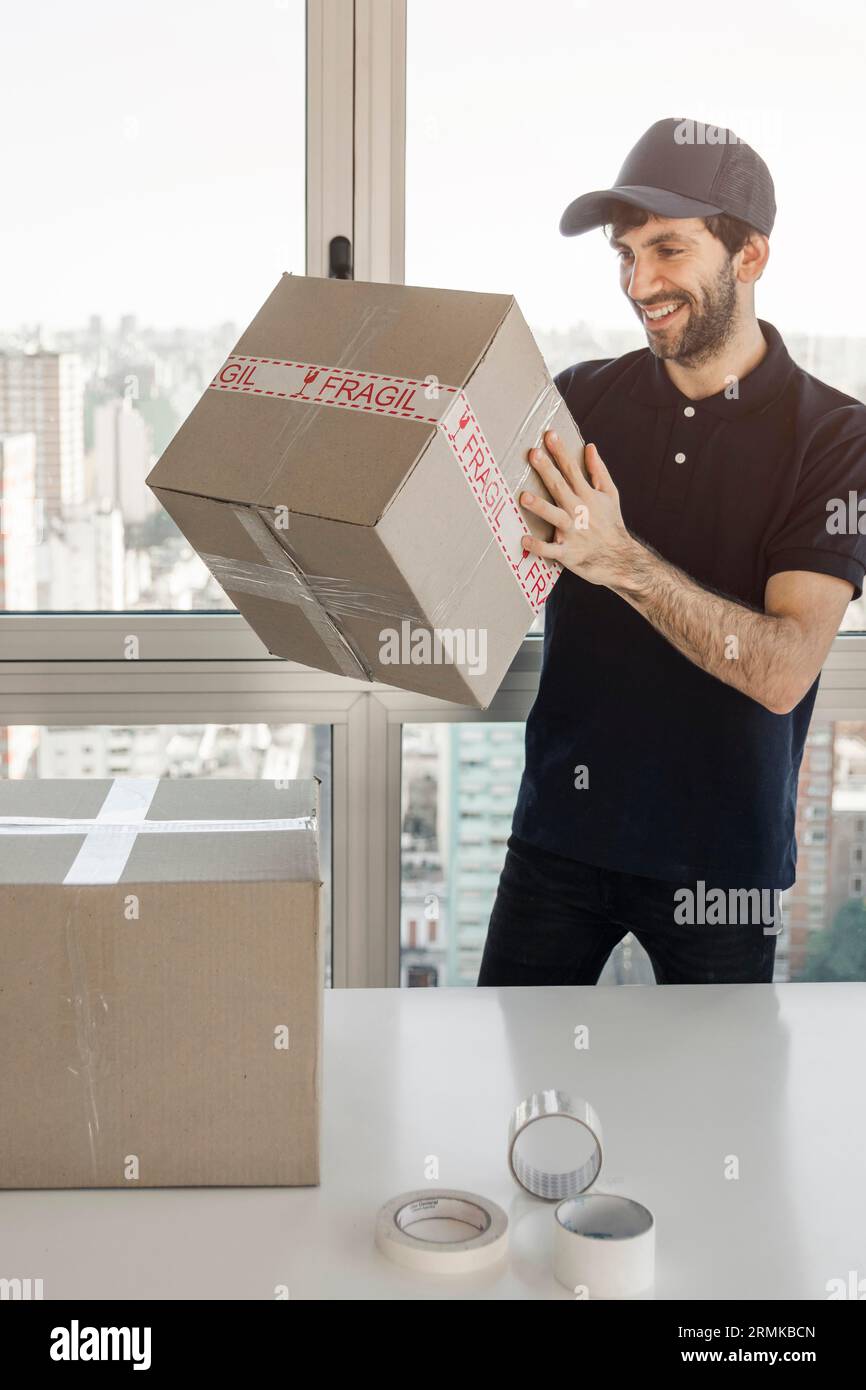 Man packing a parcel hi-res stock photography and images - Alamy