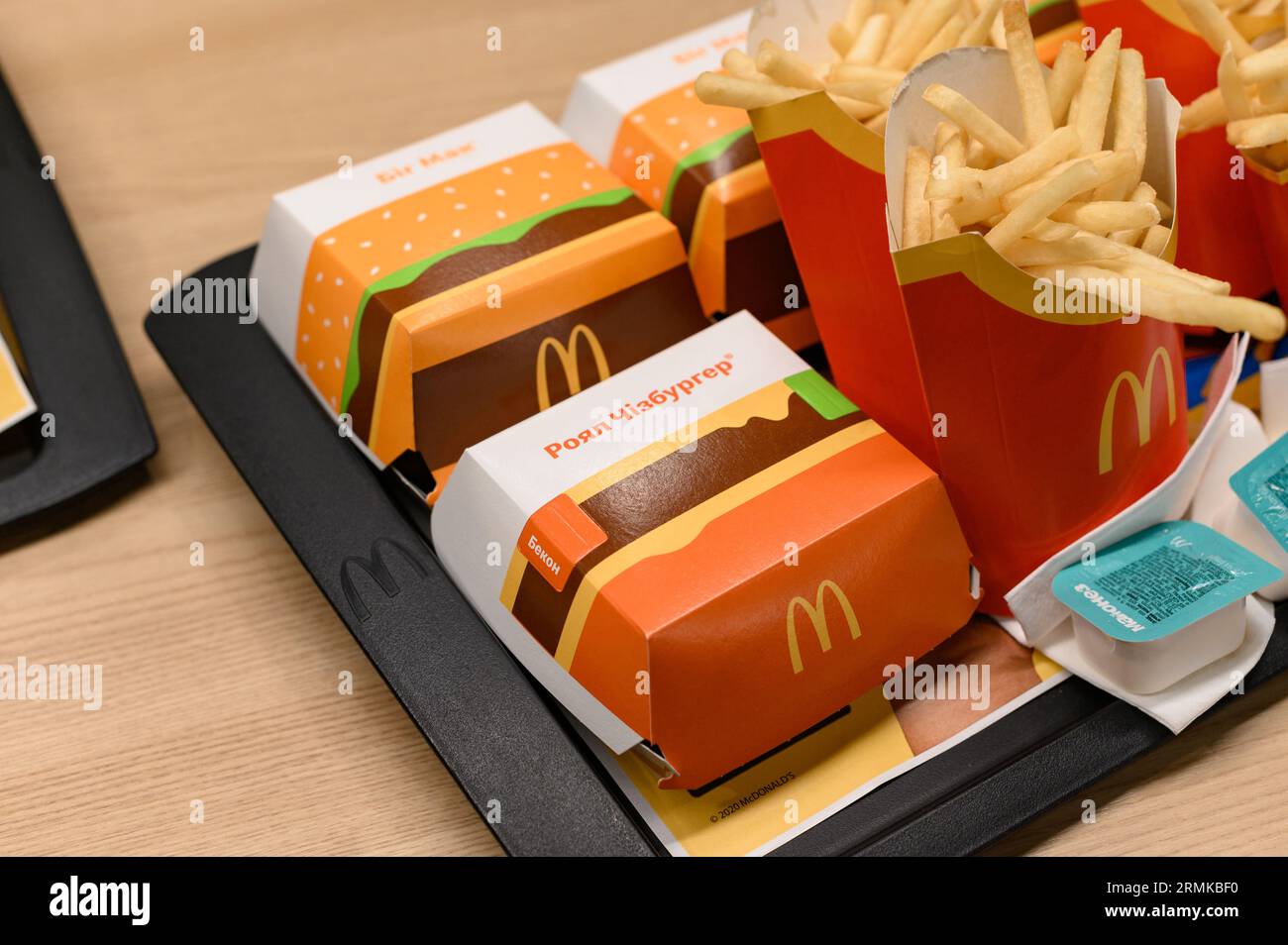 Mcdonalds big mac burger packaging hi-res stock photography and images ...