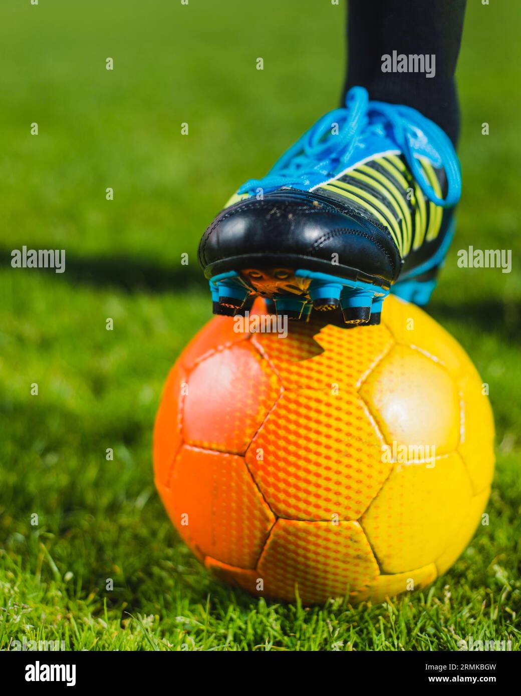 Close football contest hi-res stock photography and images - Alamy