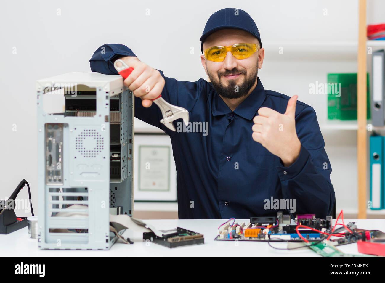 Front view man troubleshooting computer Stock Photo - Alamy