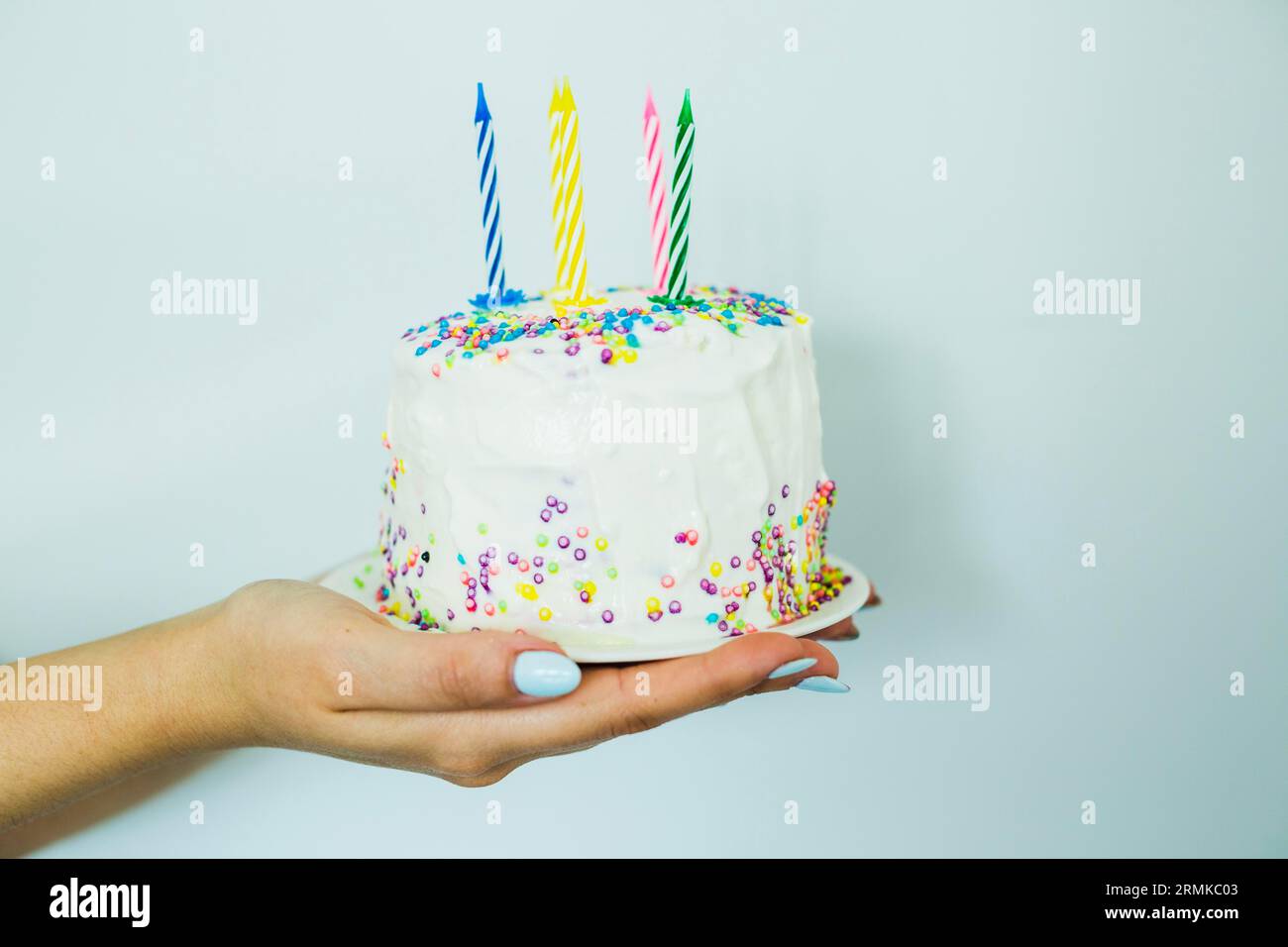 Hands holding cake with sprinkles Stock Photo - Alamy