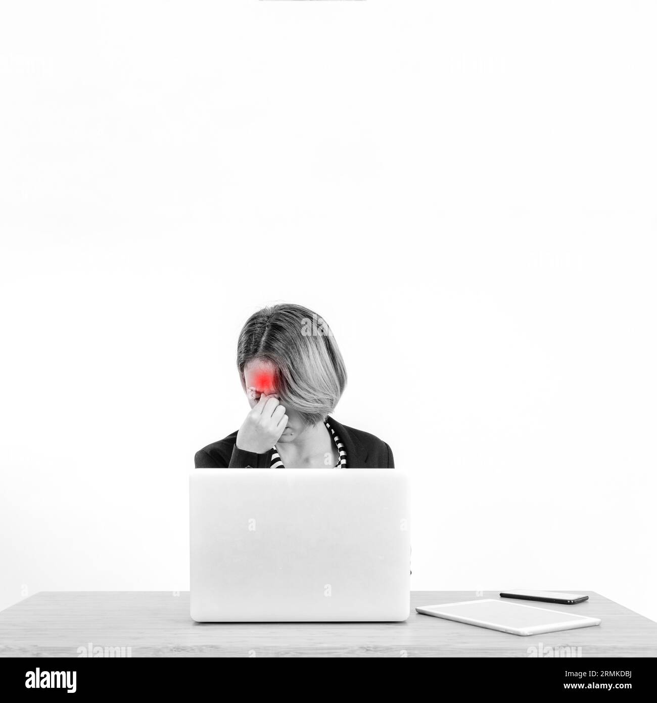 Business woman headache working hi-res stock photography and images - Alamy