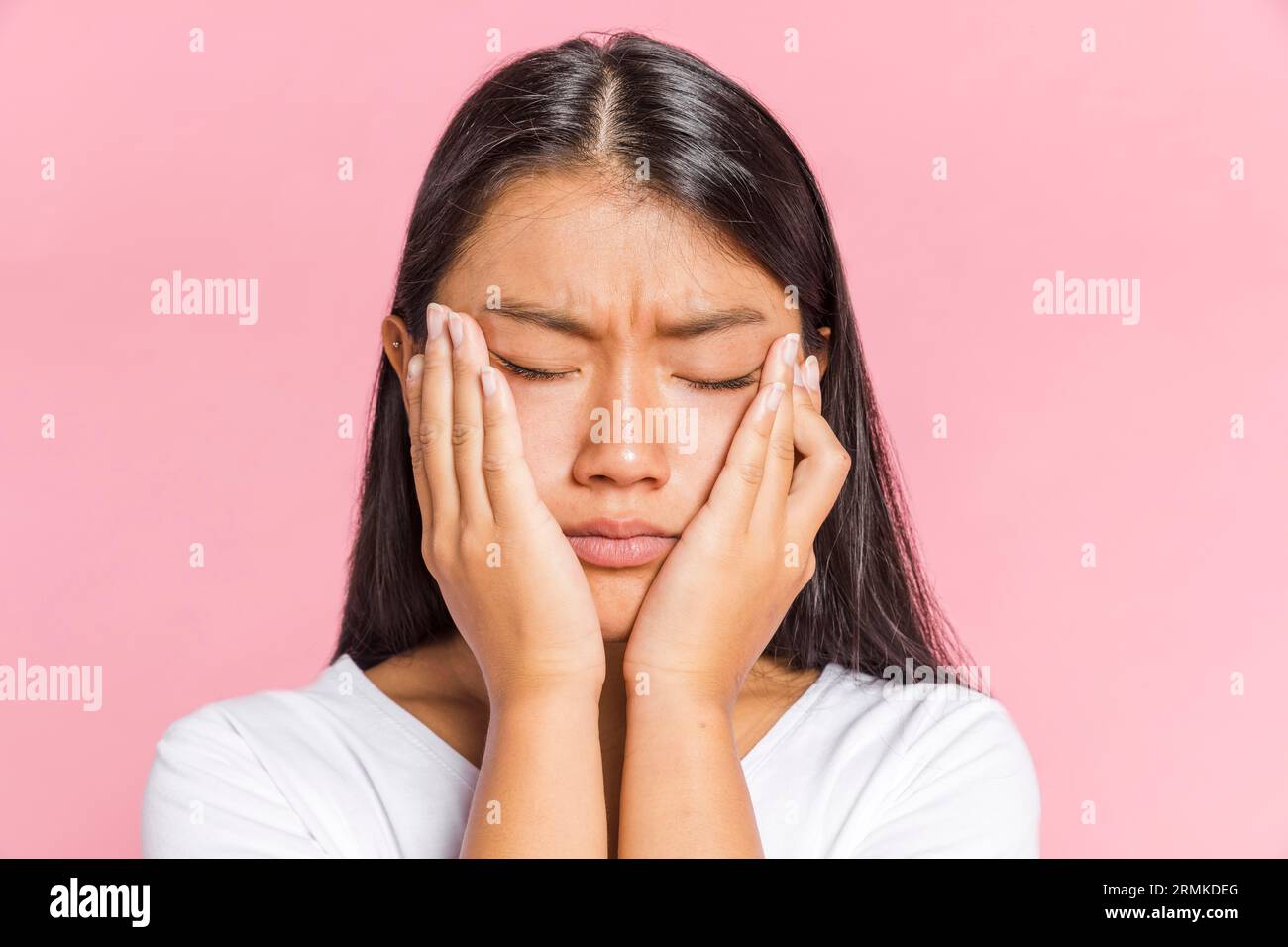 Woman keeping her head palms Stock Photo - Alamy