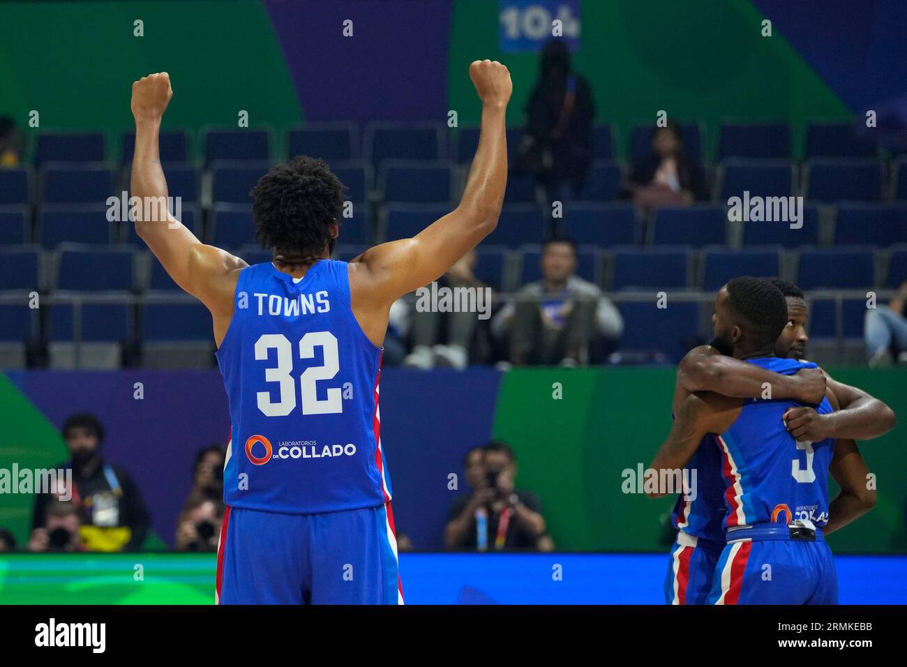 Dominican Republic forward Karl-Anthony Towns (32) and teammates ...