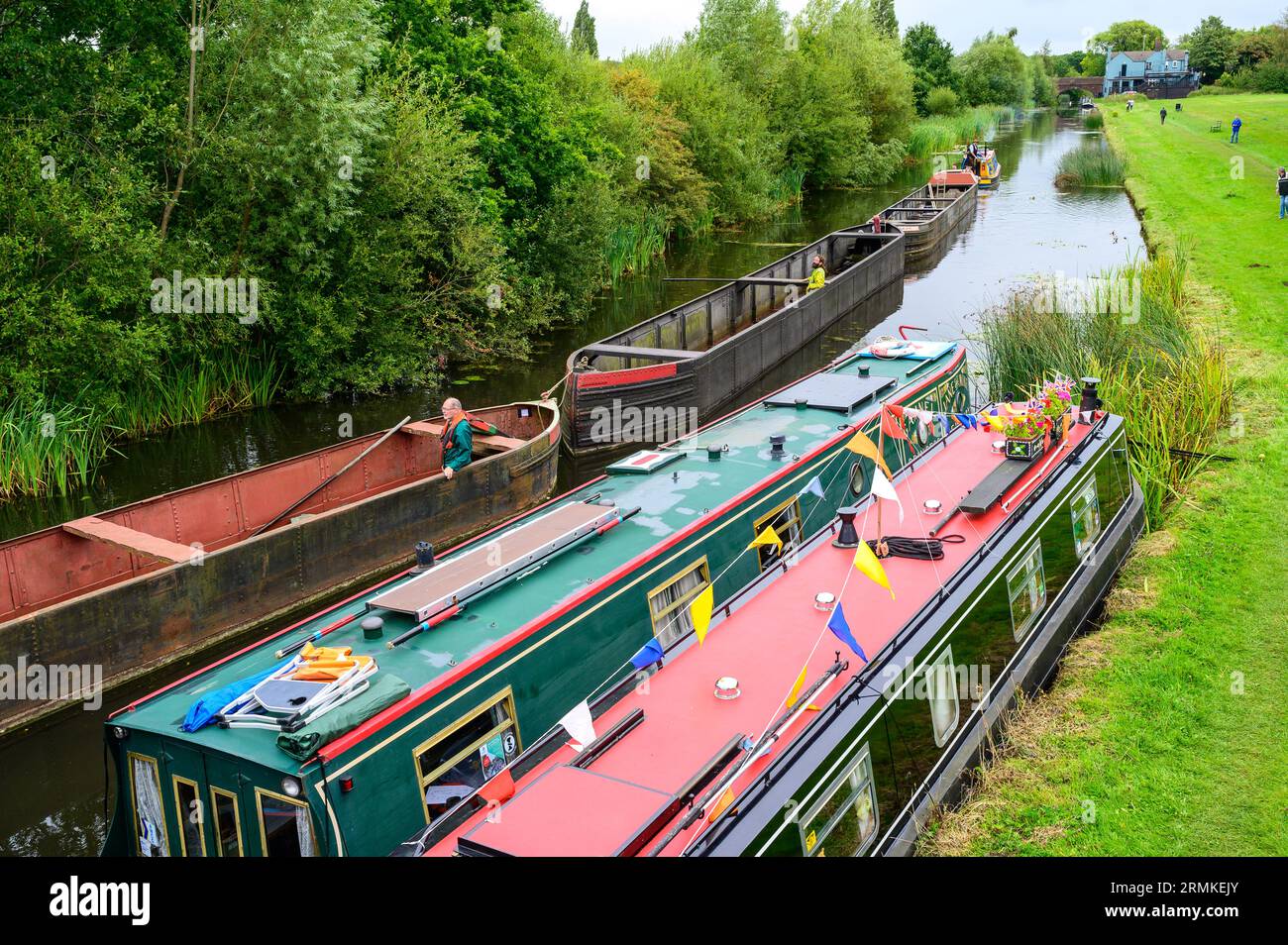Empty narrowboats hi-res stock photography and images - Alamy