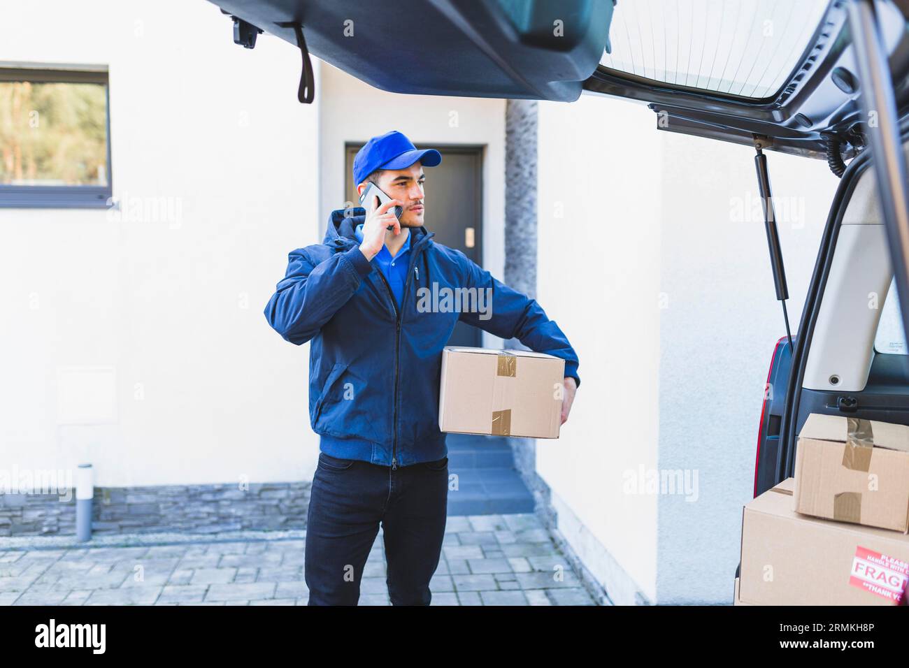 Phone call delivery courier hi-res stock photography and images - Alamy