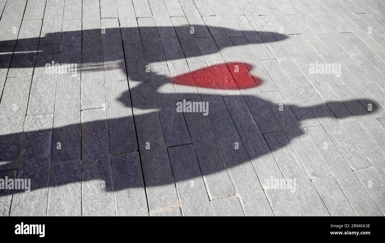 Shadow couple with balloon form heart Stock Photo - Alamy