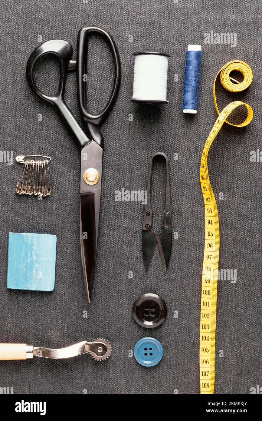 Top view tailoring items arrangement Stock Photo - Alamy