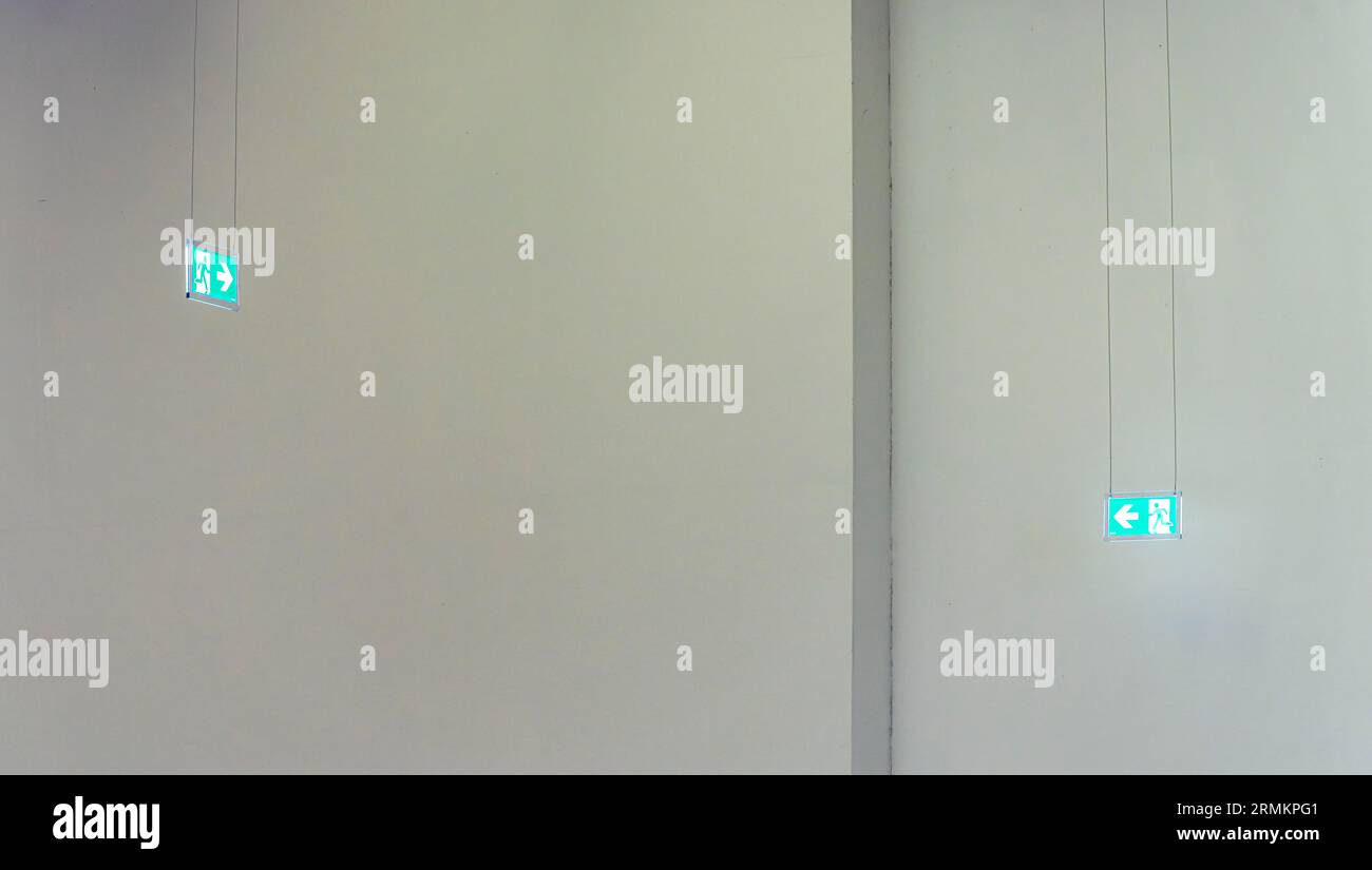 Exit signs hi-res stock photography and images - Alamy