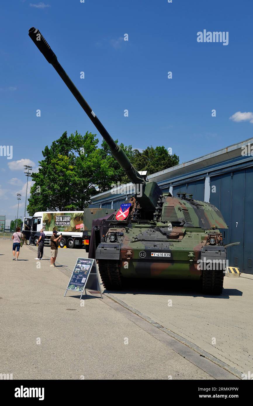 German self propelled howitzer hi-res stock photography and images - Alamy