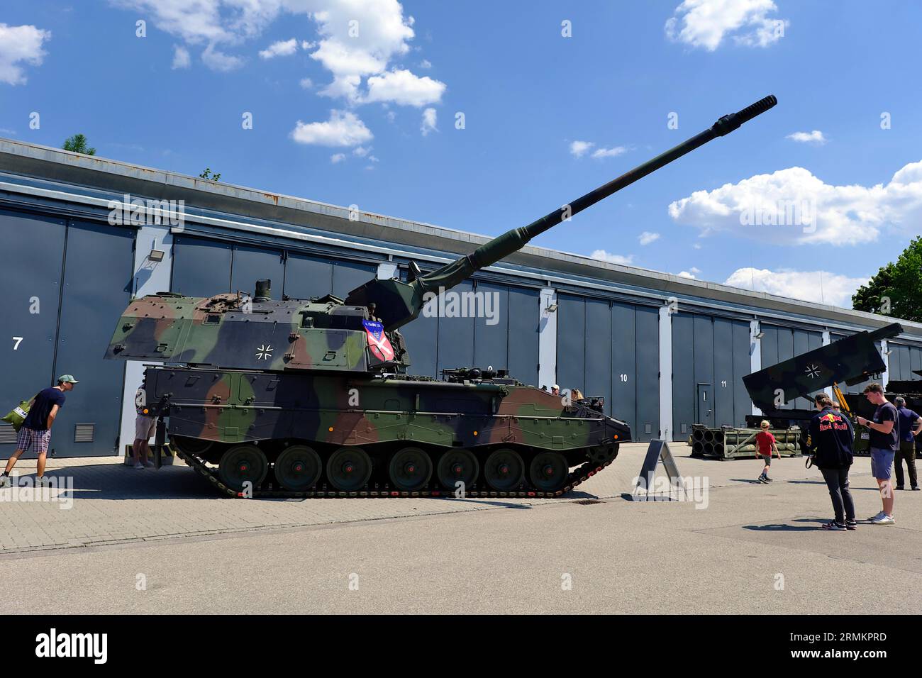 PzH 2000 self-propelled howitzer, Bundeswehr Day, Munich, Bavaria, Germany Stock Photo - Alamy