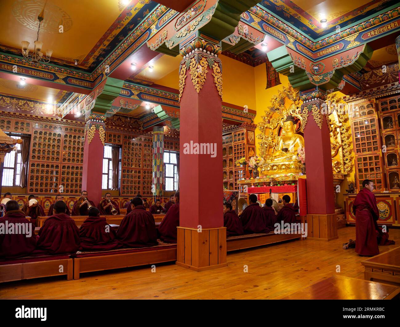 Nepalese buddha statue hi-res stock photography and images - Alamy