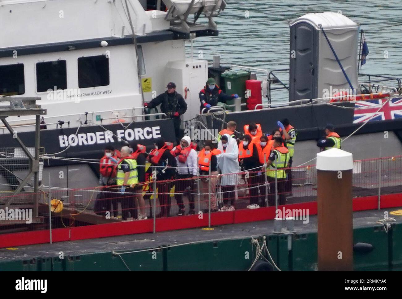 Migrant arrive on a border a force hi-res stock photography and images ...