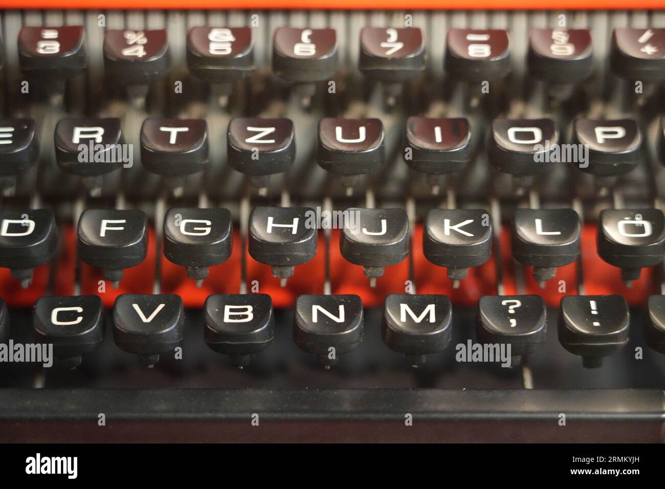 Old typewriter keys hi-res stock photography and images - Alamy