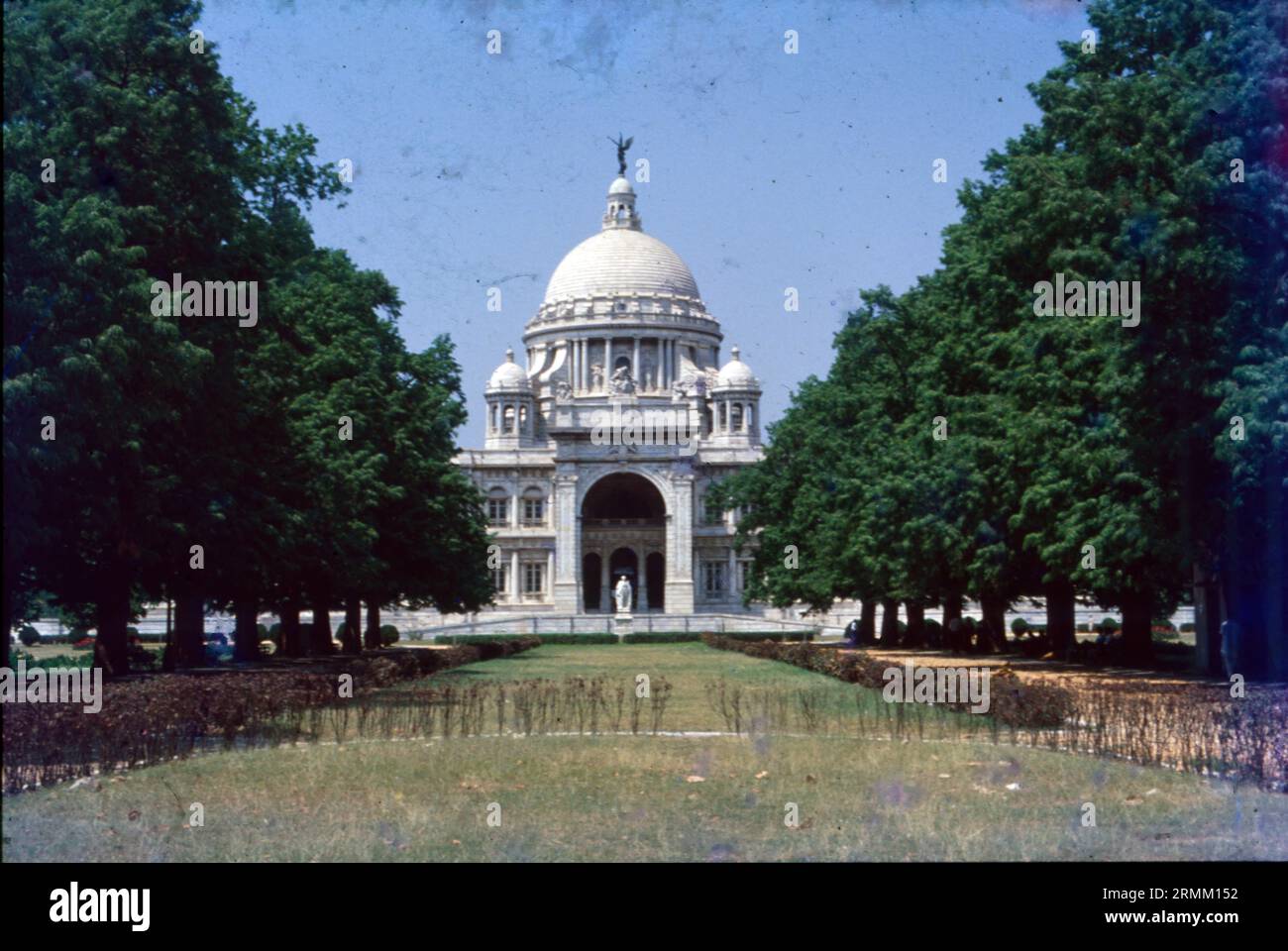 The Victoria Memorial is a large marble building on the Maidan in ...