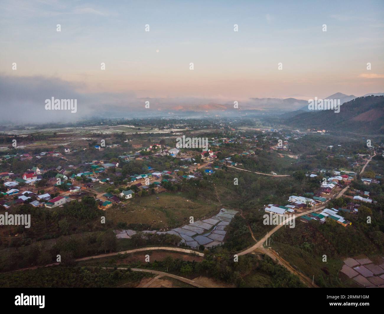 Da Lat scenery Vietnam scenery beautiful scenery Da Lat in the mist ...