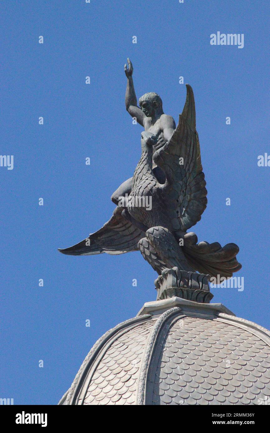 La Unión y el Fénix building featuring an architectural trademark ...