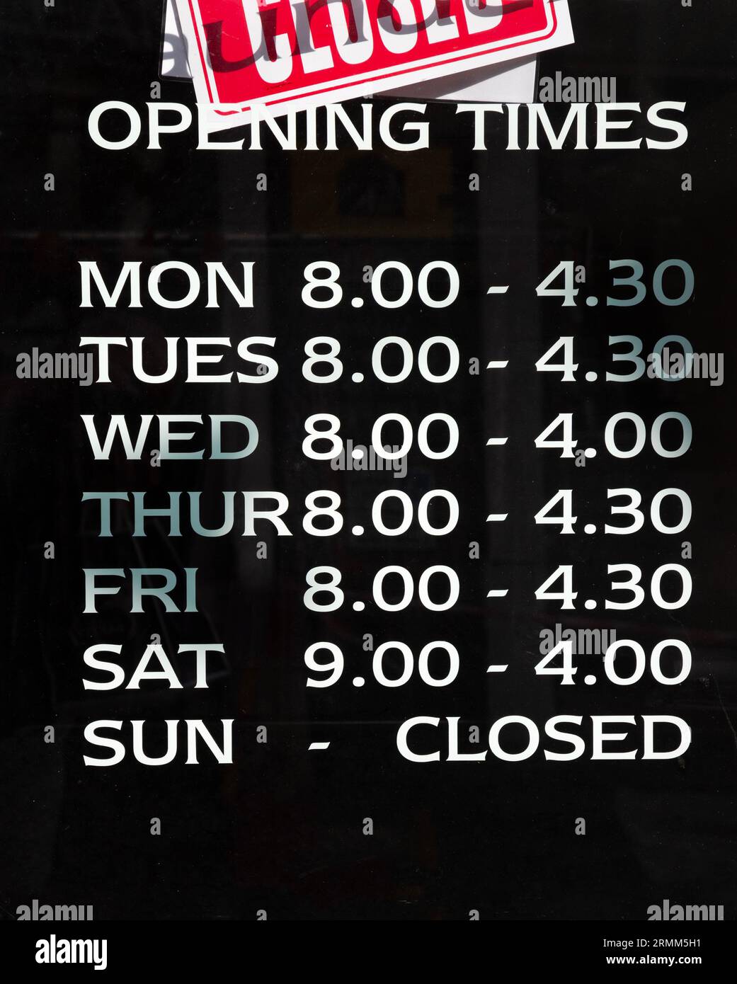 Sunday closed sign hi-res stock photography and images - Alamy