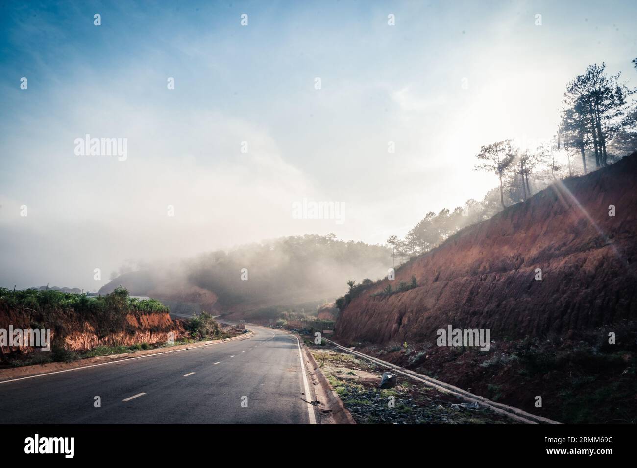 Da Lat scenery Vietnam scenery beautiful scenery Da Lat in the mist ...