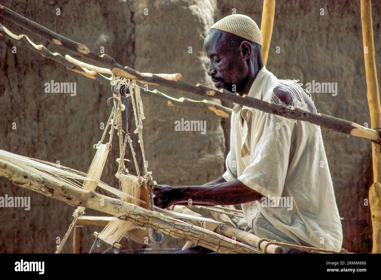 Mali weaving hi-res stock photography and images - Alamy