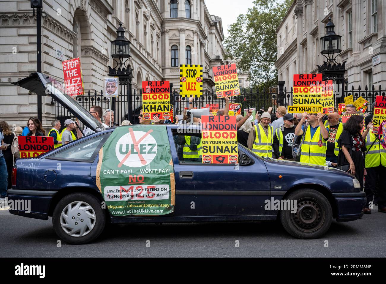 London, UK. 29 August 2023. A non-compliant vehicel is parked outside ...