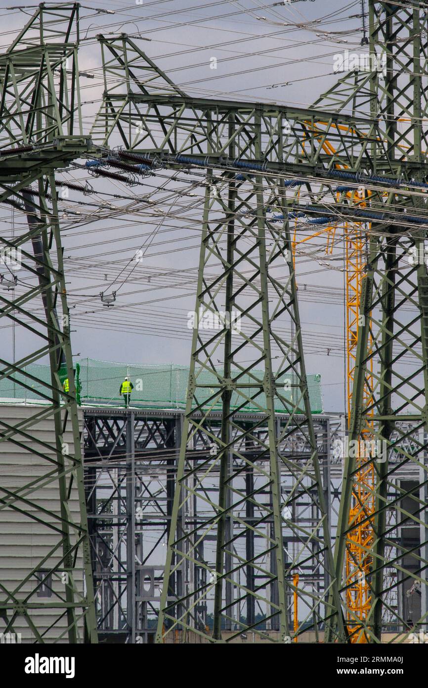 Wolmirstedt, Germany. 29th Aug, 2023. Electricity pylons stand in front ...