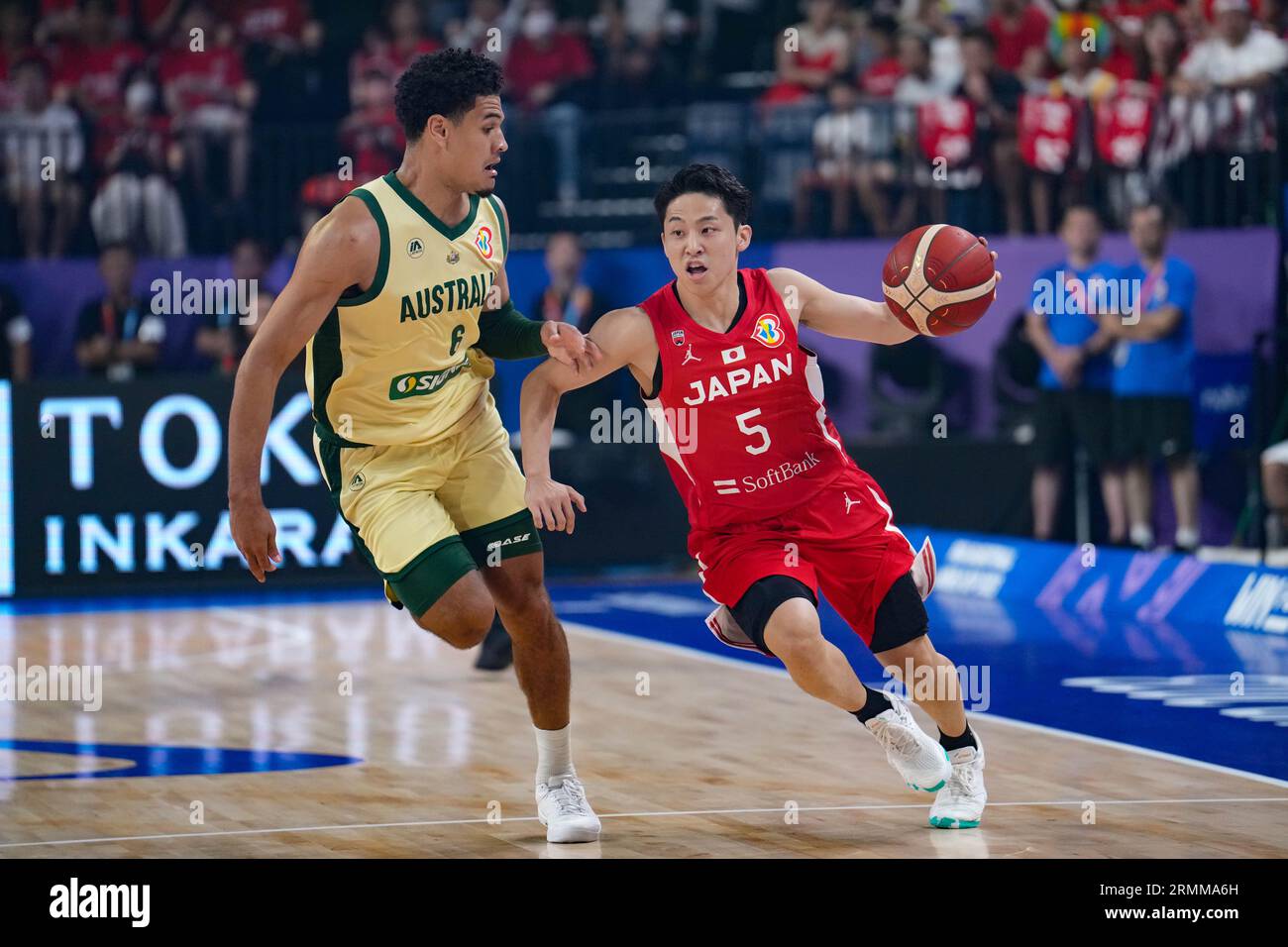 Okinawa, Japan. 29th Aug, 2023. Japan's Kawamura Yuki (R) breaks ...
