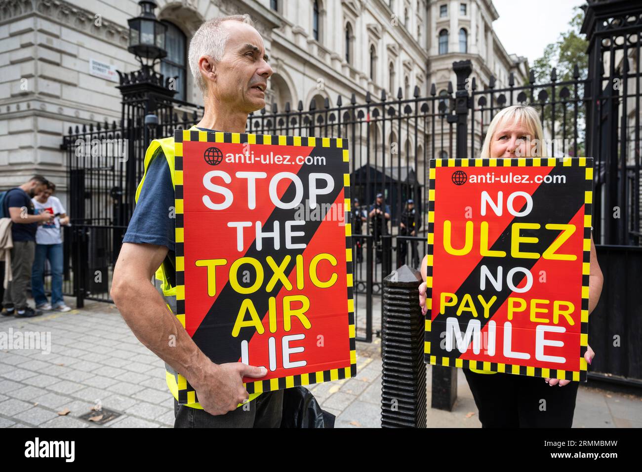 Stop ulez hi-res stock photography and images - Alamy