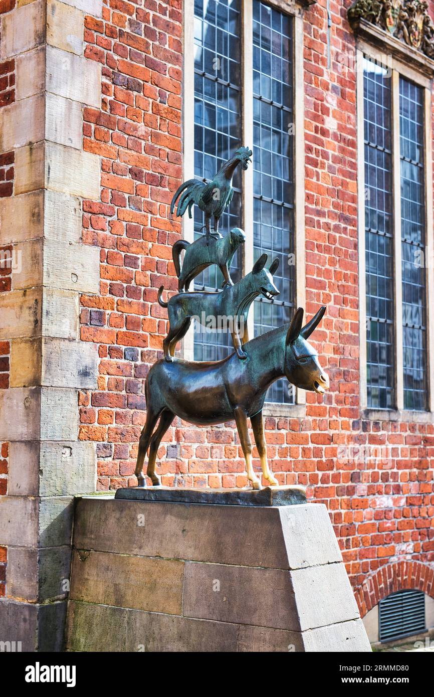 Brick building horses hi-res stock photography and images - Alamy