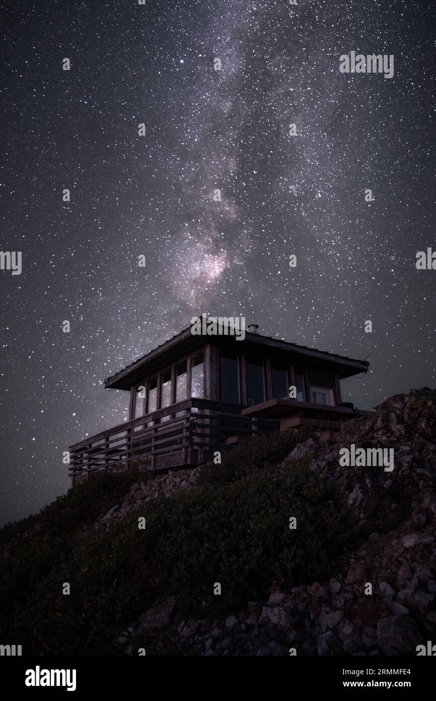Washington fire lookout hi-res stock photography and images - Alamy