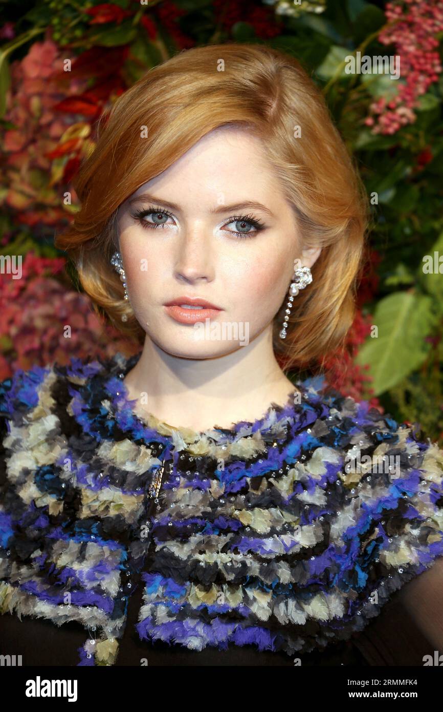 Ellie Bamber attends the Evening Standard Theatre Awards 2018 at ...