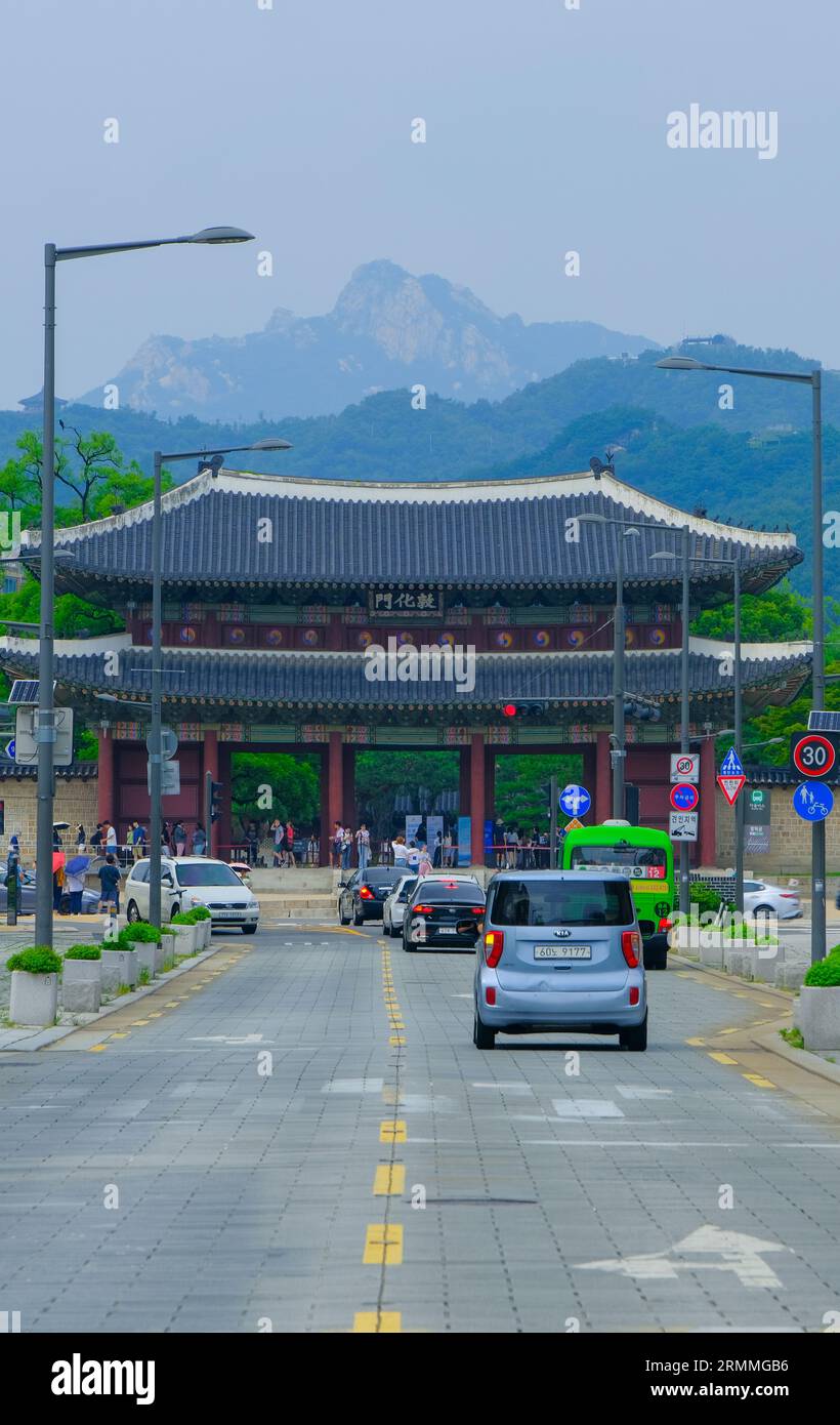 Donhwamun gate hi-res stock photography and images - Alamy