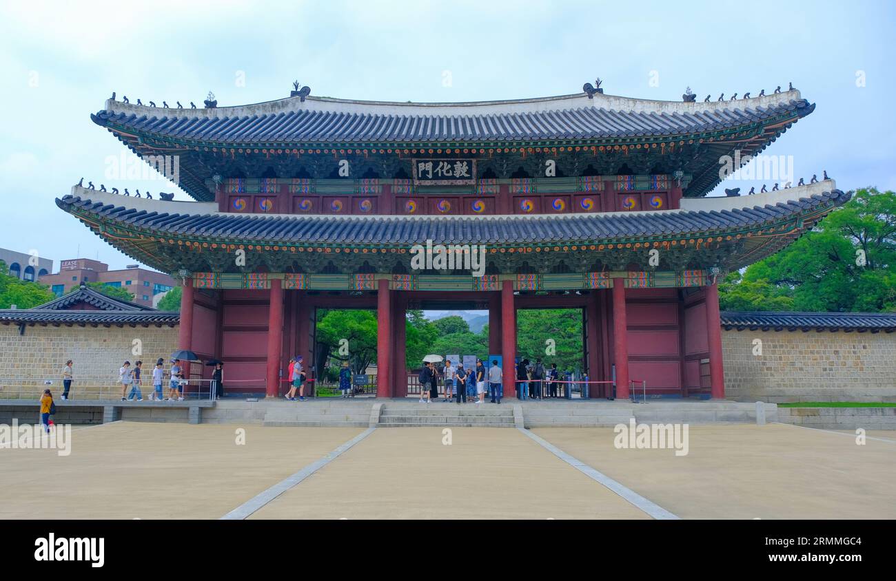 Donhwamun gate hi-res stock photography and images - Alamy