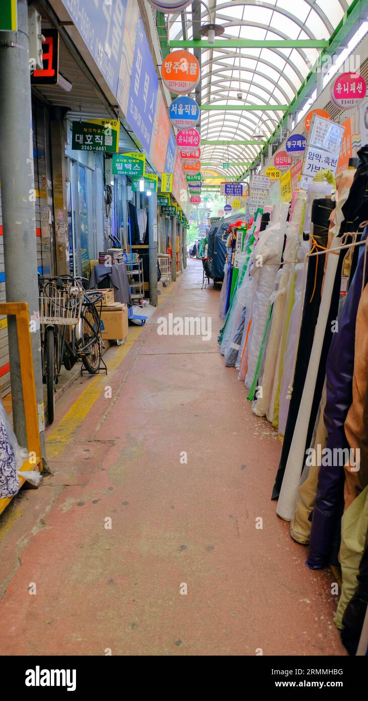 Textile shops at Gwangjang Market in Seoul, South Korea Stock Photo - Alamy