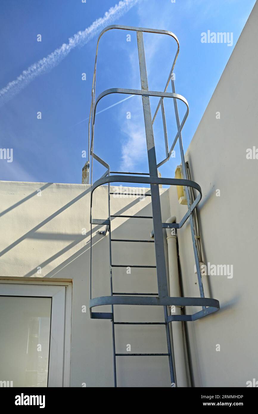 Fixed Ladder Externaly Mounted For Roof Top Access Stock Photo - Alamy