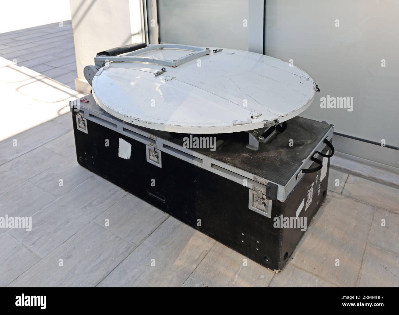 Portable Collapsible Mobile Satellite Dish with Microwave Tv Broadcast ...