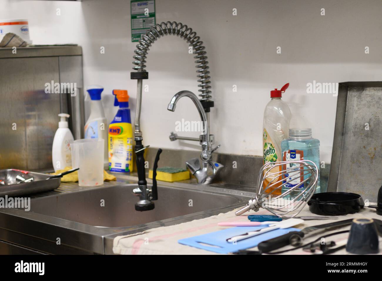 Commercial kitchen hygiene hi-res stock photography and images - Alamy